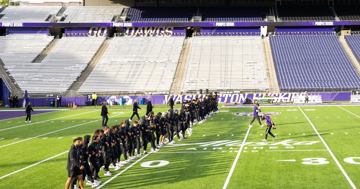 Photos: UW beats Stanford, 40-22 | The Seattle Times