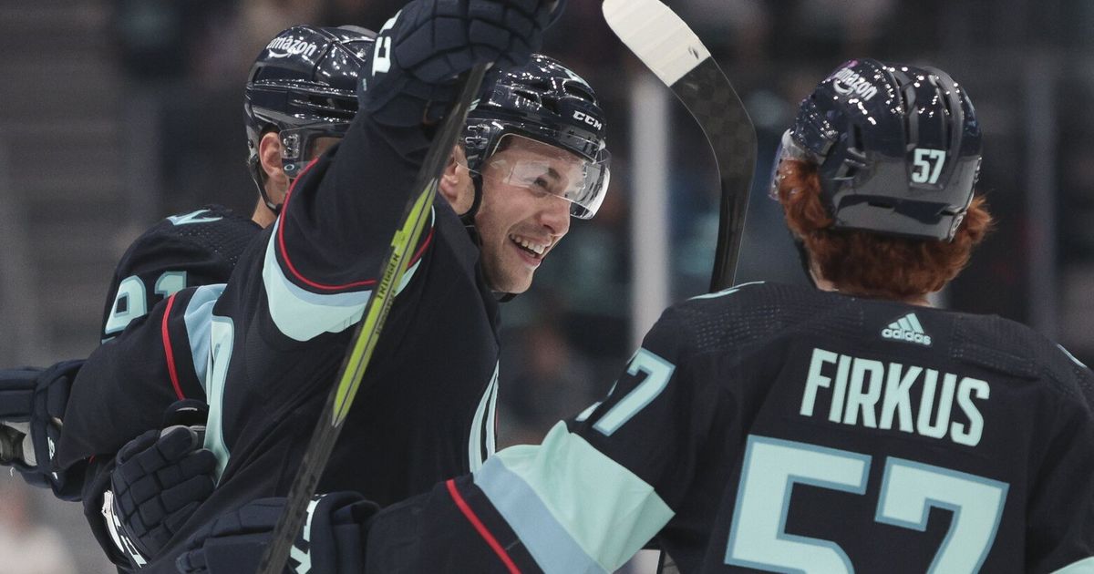 Shane Wright makes his debut as Kraken extinguish Flames in second ...