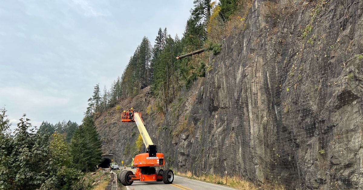 Highway 2 in WA reopens as Bolt Creek fire calms | The Seattle Times
