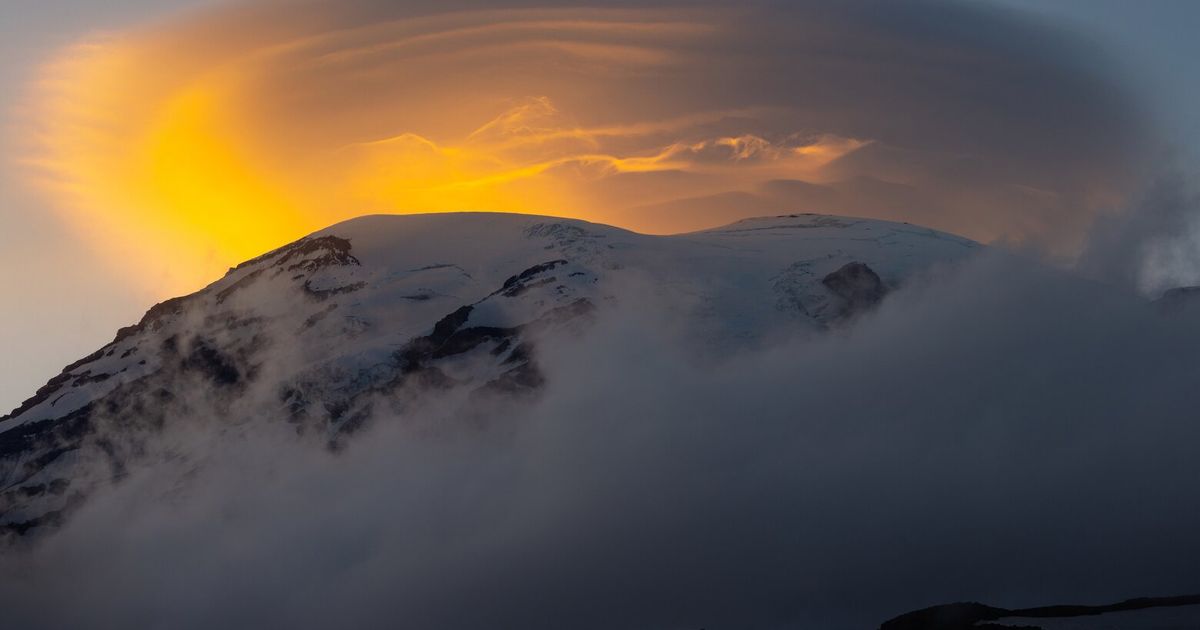 Just imagine these swirling sunset clouds over Mount Rainier in motion ...