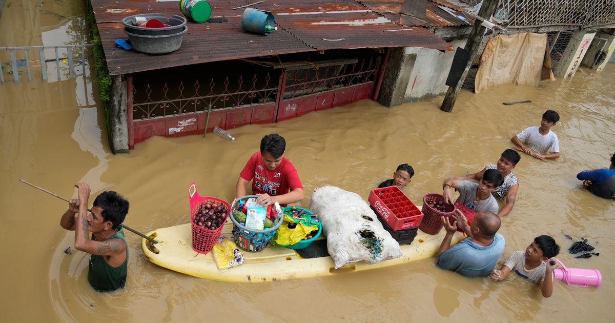 Typhoon heroes: 5 Filipino rescuers drown in flooded village | The Seattle Times