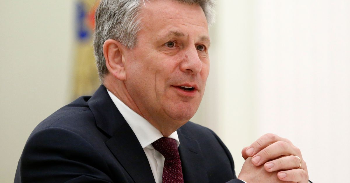 Shell CEO to step down as oil giant looks to climate goals | The ...