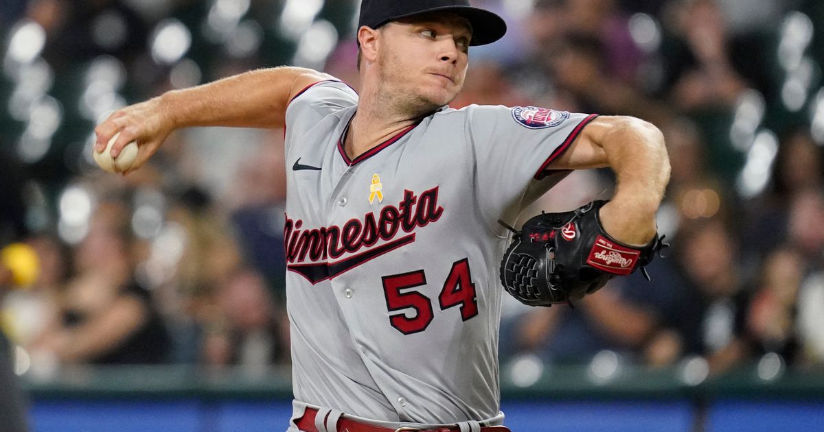 Twins’ Gray exits start against ChiSox with tight hamstring | The ...
