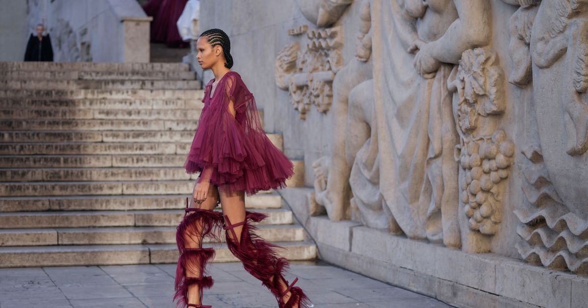 Chloe goes for pared-down 1970s, riffing on disco in Paris | The ...