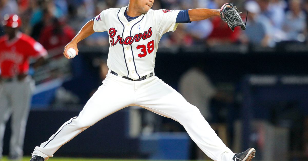 Former MLB pitcher turned cop Varvaro dies in car crash | The Seattle Times