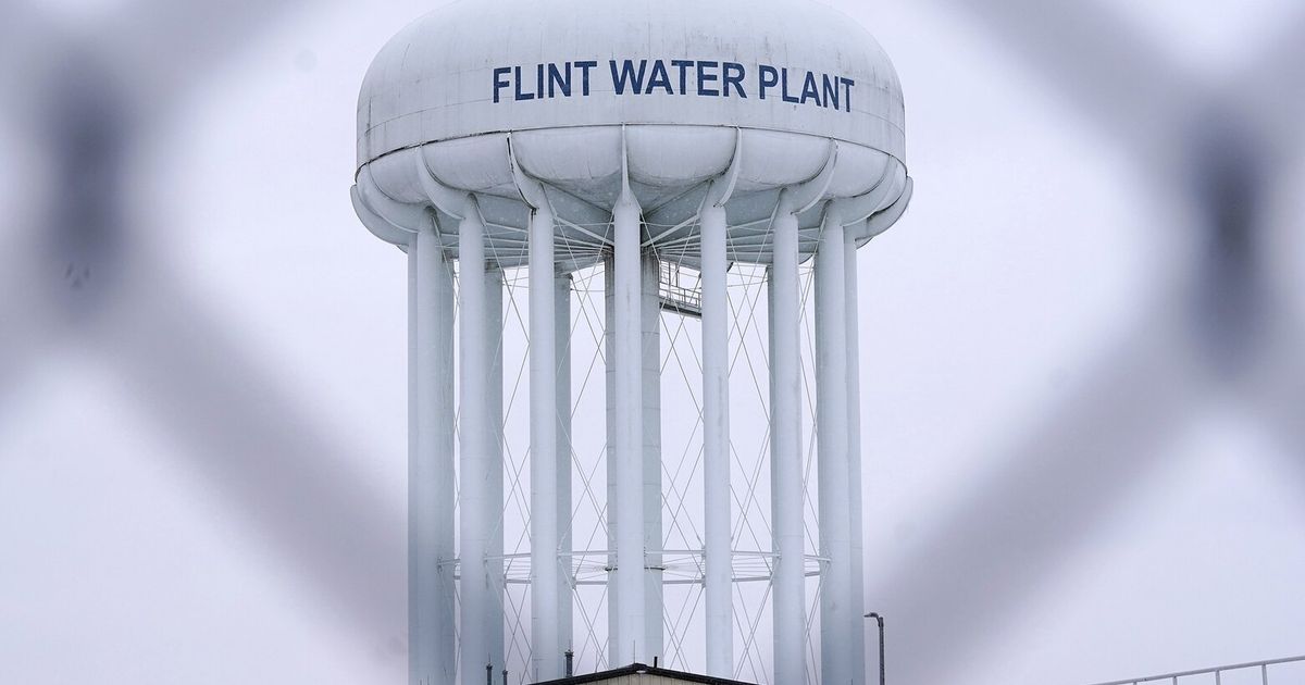 Flint water crisis charges dropped for 7 former officials | The Seattle ...