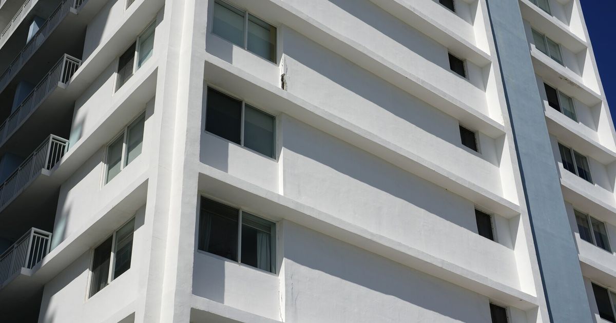 Miami Beach condo building evacuated near deadly collapse | The Seattle ...