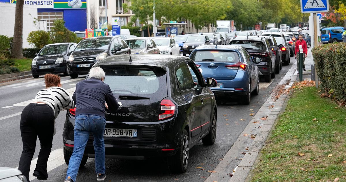 In France, fuel crisis frays nerves and workers’ resilience | The ...