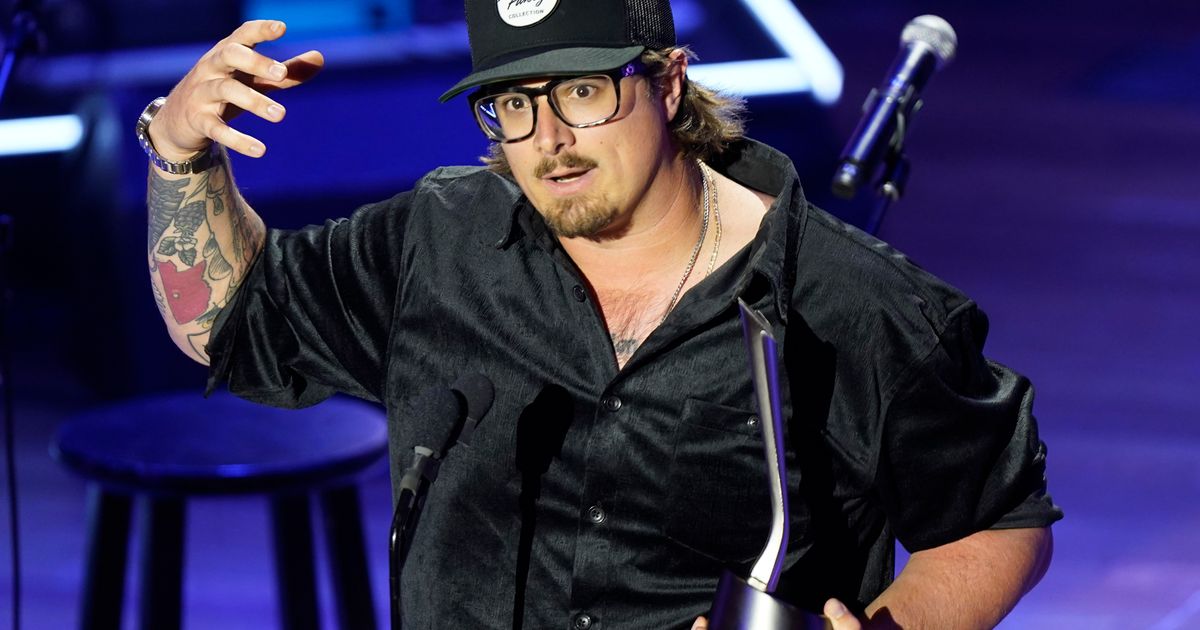 Tour bus crash injures musician Hardy, 3 others | The Seattle Times