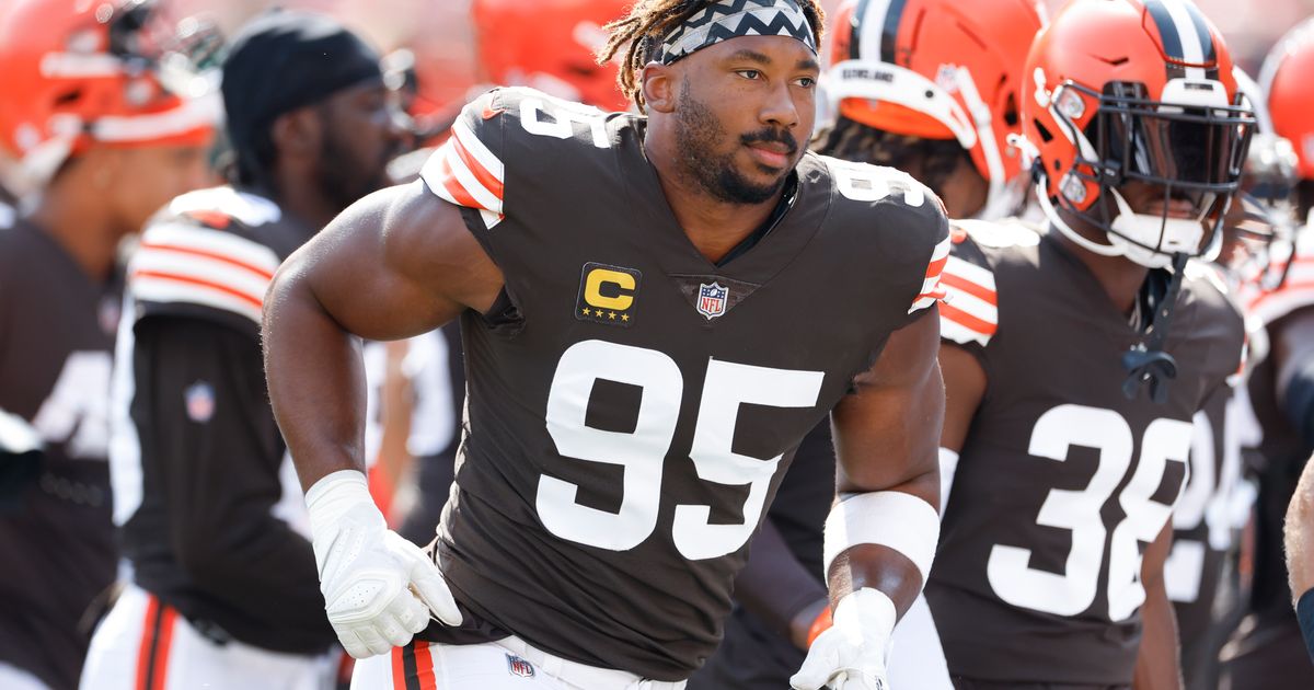 Browns’ All-Pro Garrett back practicing after car crash | The Seattle Times