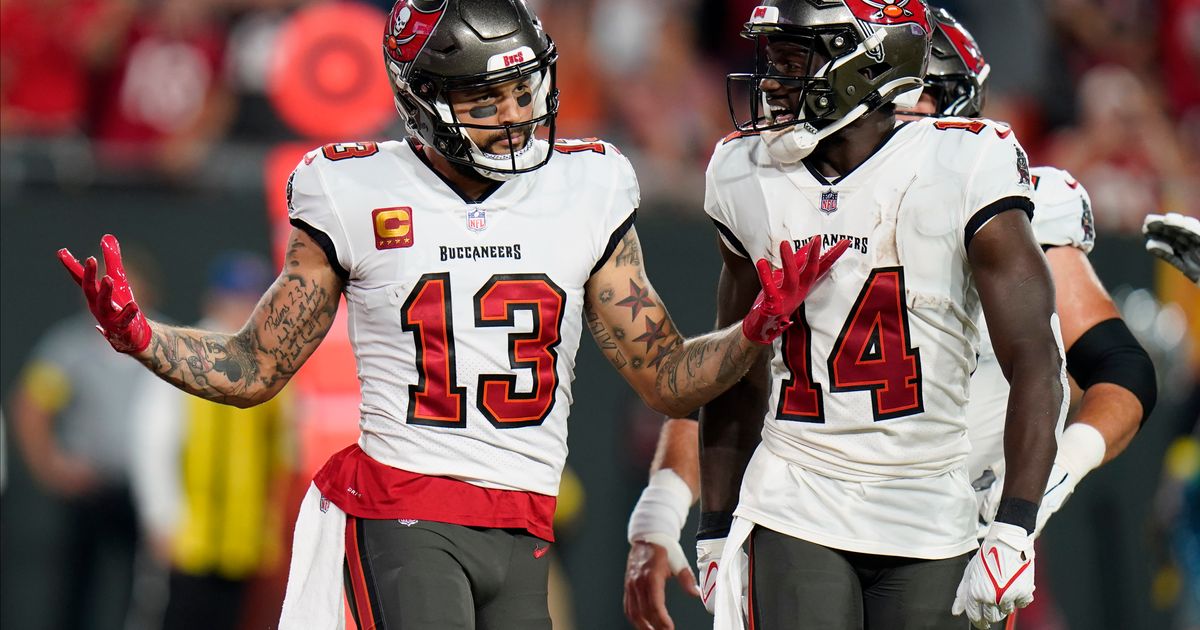 NFL says referees didn’t get Mike Evans’ autograph | The Seattle Times