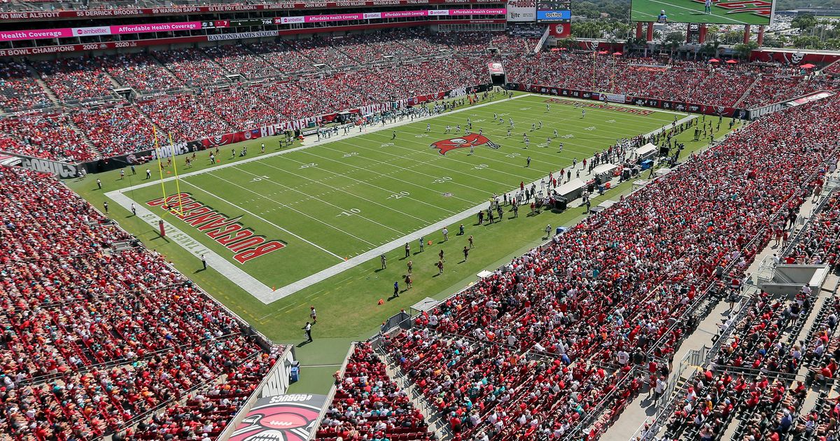 Boy tackled by security after running on field at Bucs game | The ...