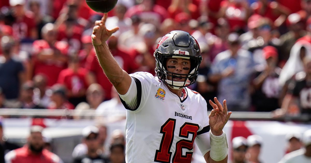 Tom Brady throws for 351 yards, Bucs beat Falcons 21-15 | The Seattle Times