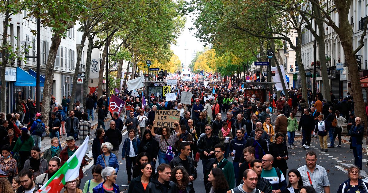 March against inflation turns up political heat in France | The Seattle ...