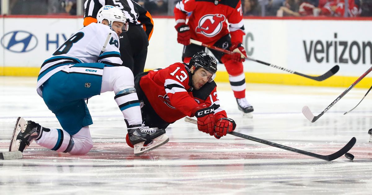 Devils win third straight, edge Sharks behind Blackwood | The Seattle Times
