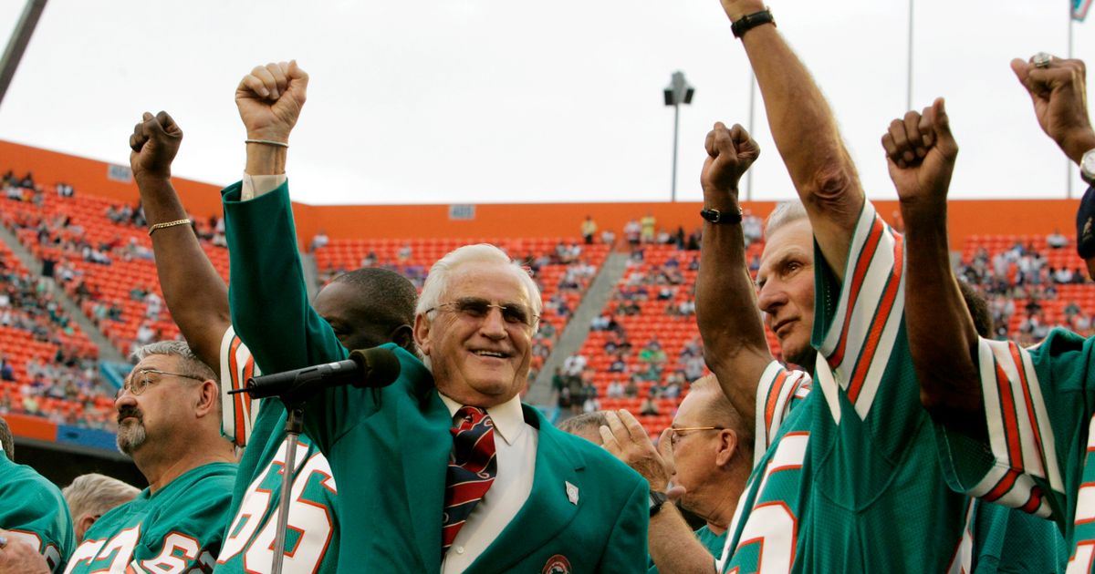 Dolphins celebrate ’72 team ahead of Sunday night game | The Seattle Times