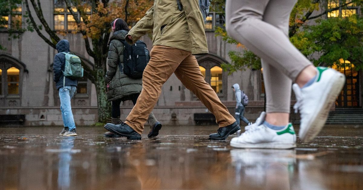 A cold, wet Monday on UW’s campus | The Seattle Times
