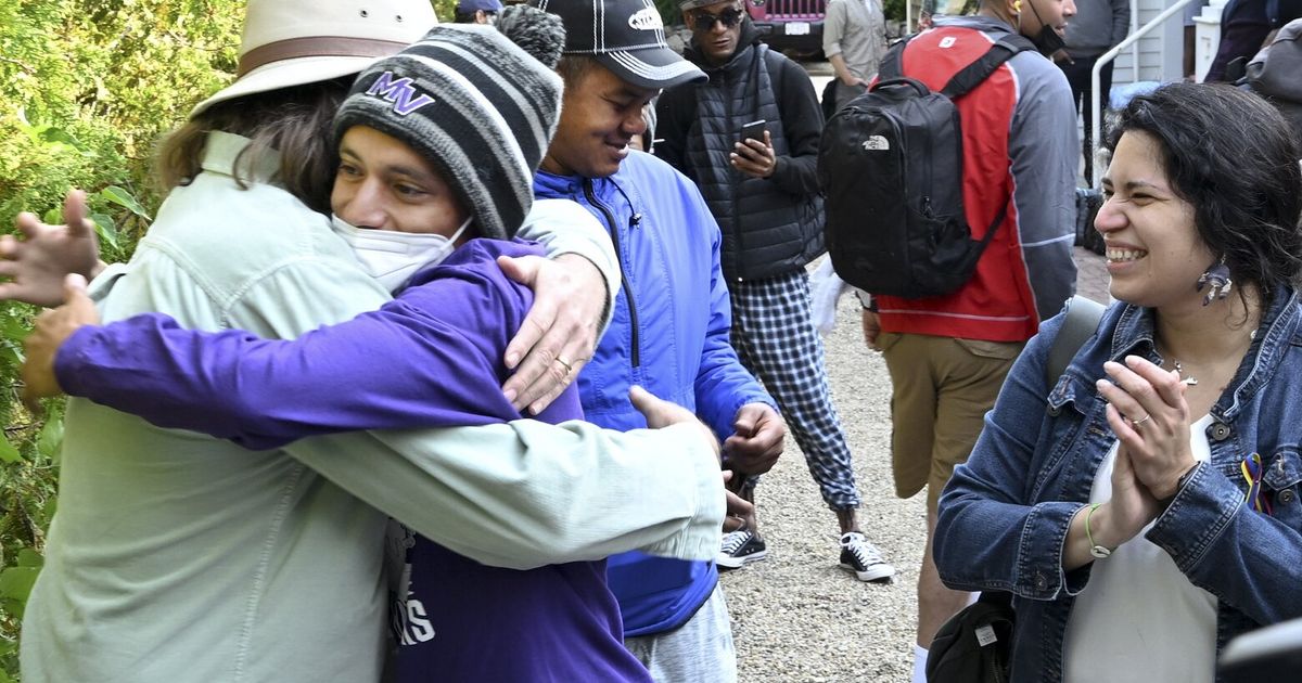 Texas sends next busload of migrants to Philadelphia | The Seattle Times Texas sends next busload of migrants to Philadelphia | The Seattle Times