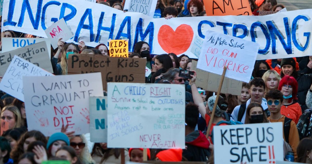 Judge keeps 2 teens in juvenile detention after Ingraham High School ...