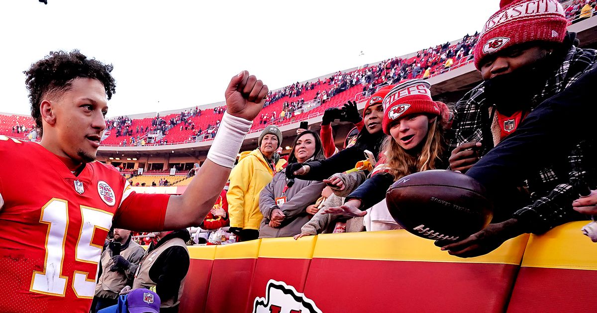 Chiefs, Chargers take rivalry to Sunday night spotlight | The Seattle Times