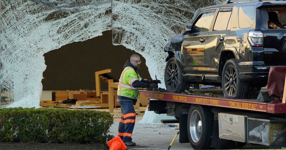 Driver faces charges in connection with Apple store crash | The Seattle ...
