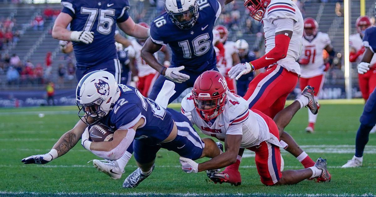 Turner’s late TD pass sends UConn past No. 19 Liberty 36-33 | The ...