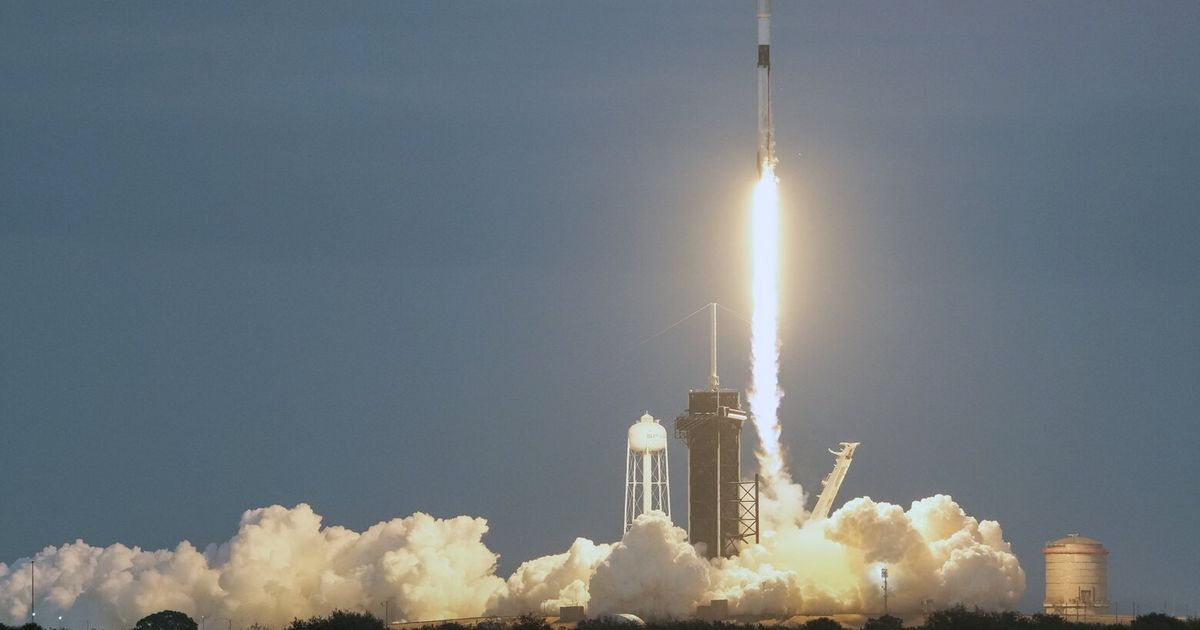 SpaceX gives rival’s internet satellites ride to orbit | The Seattle Times