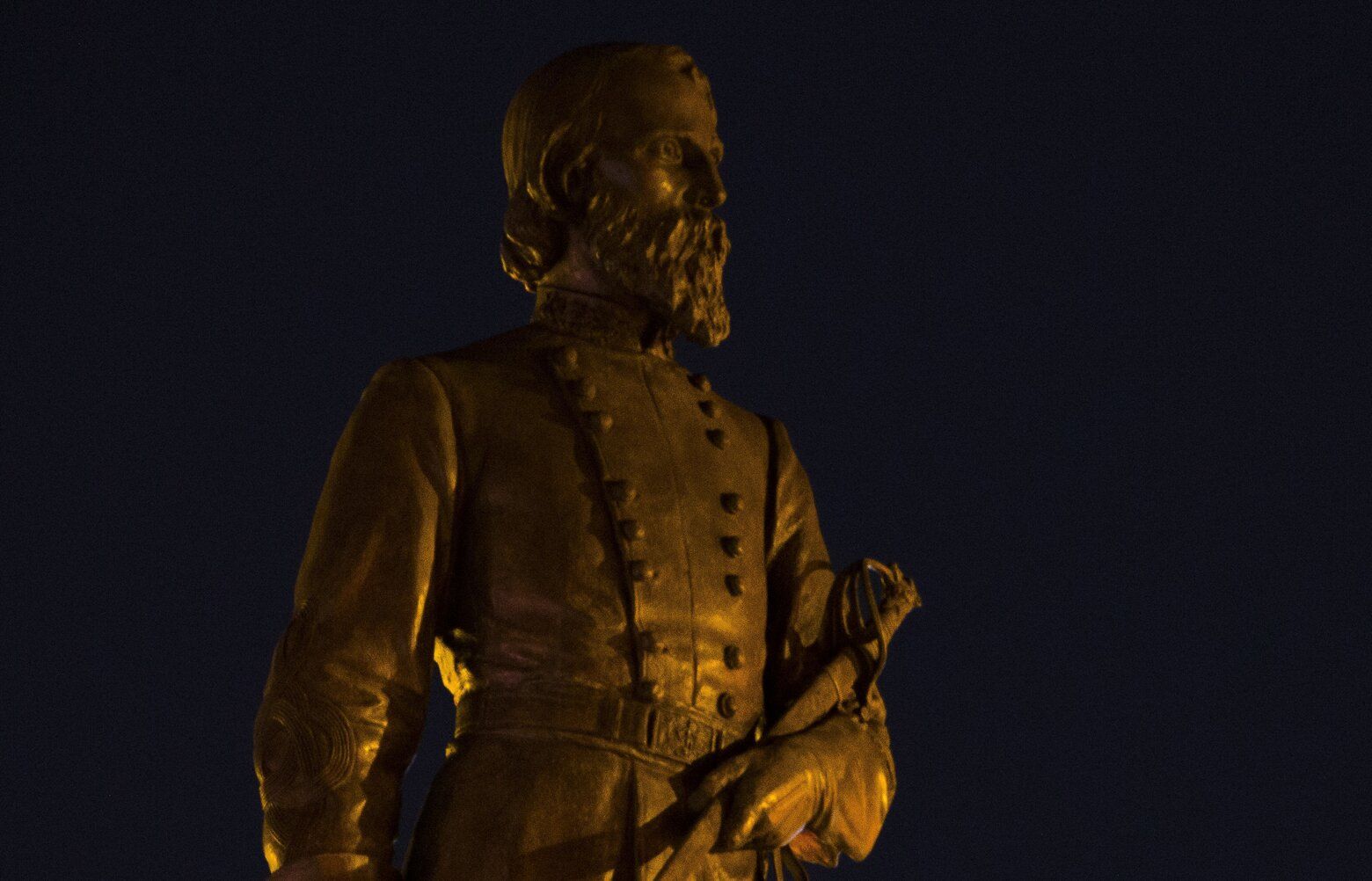 Philadelphia removes box covering Christopher Columbus statue | The Seattle Times