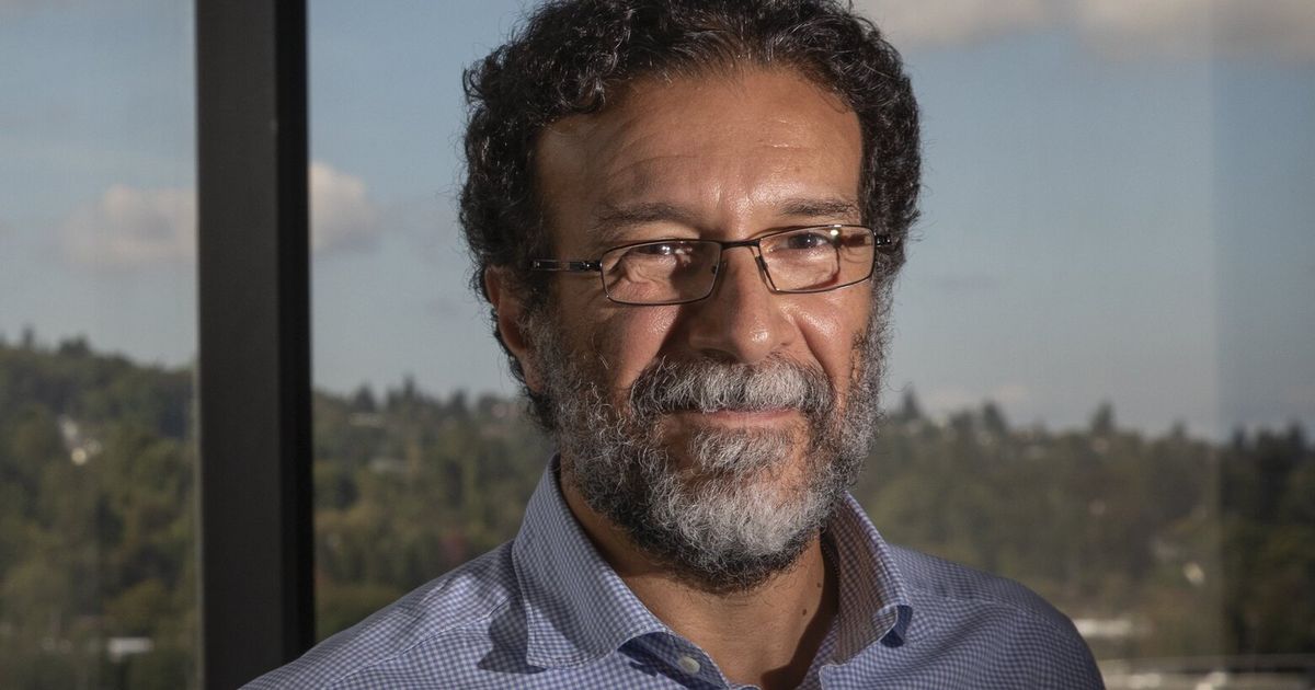 Boeing shuffles executives, placing two in line for top leadership ...