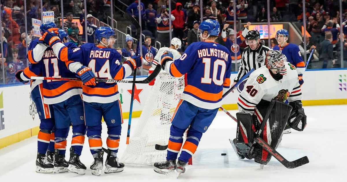 Varlamov makes 21 saves as Islanders blank Blackhawks 3-0 | The Seattle ...