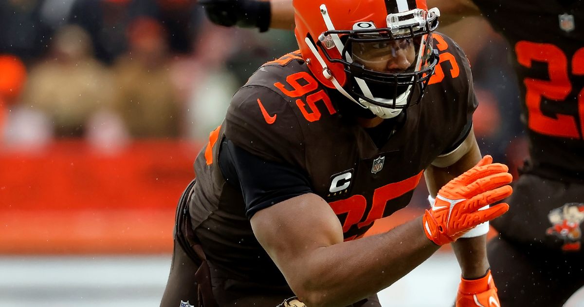 Browns star Garrett respects decision to bench him 3 plays | The ...