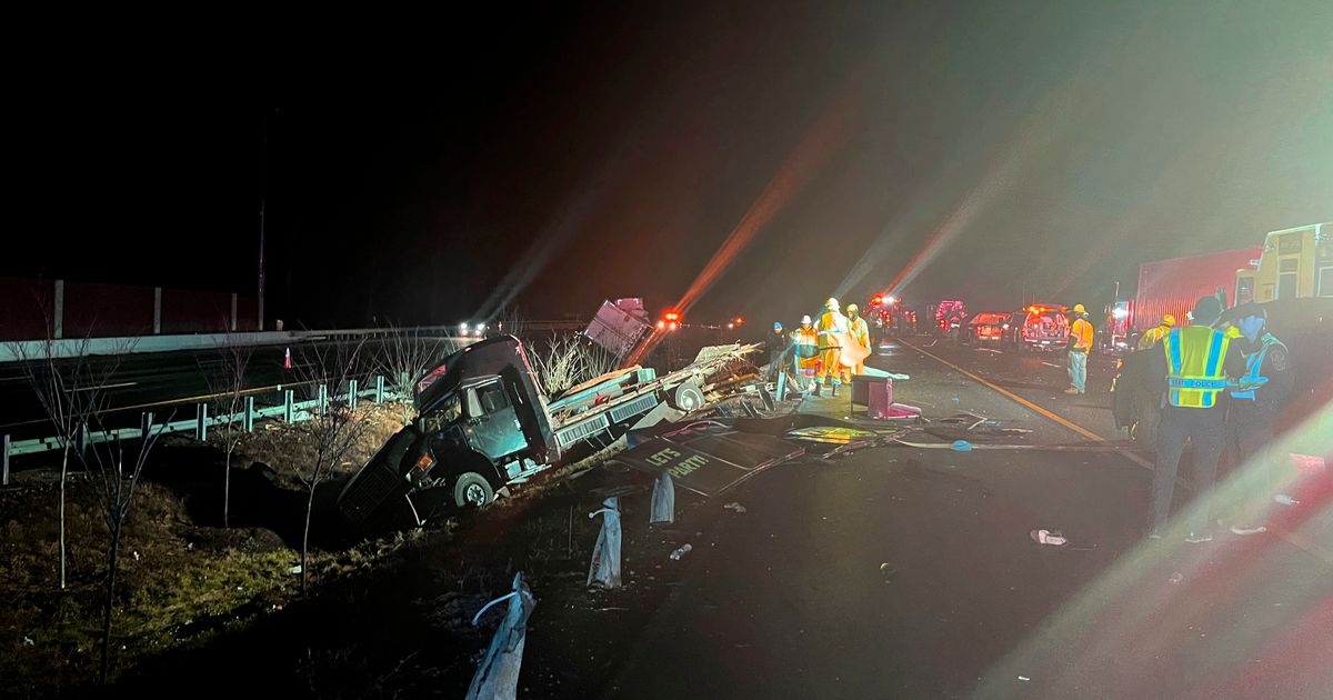 3 dead following crash between bus and truck in Virginia | The Seattle ...