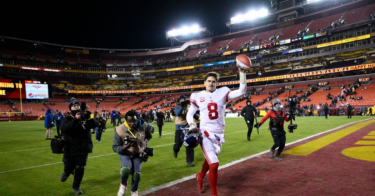 FANTASY PLAYS: Players to start and sit for NFL Week 16 | The Seattle Times
