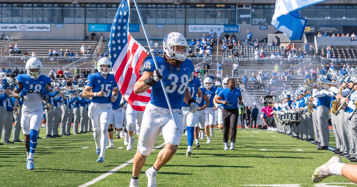 Ex-Navy SEAL makes big impression on Buffalo football team | The ...
