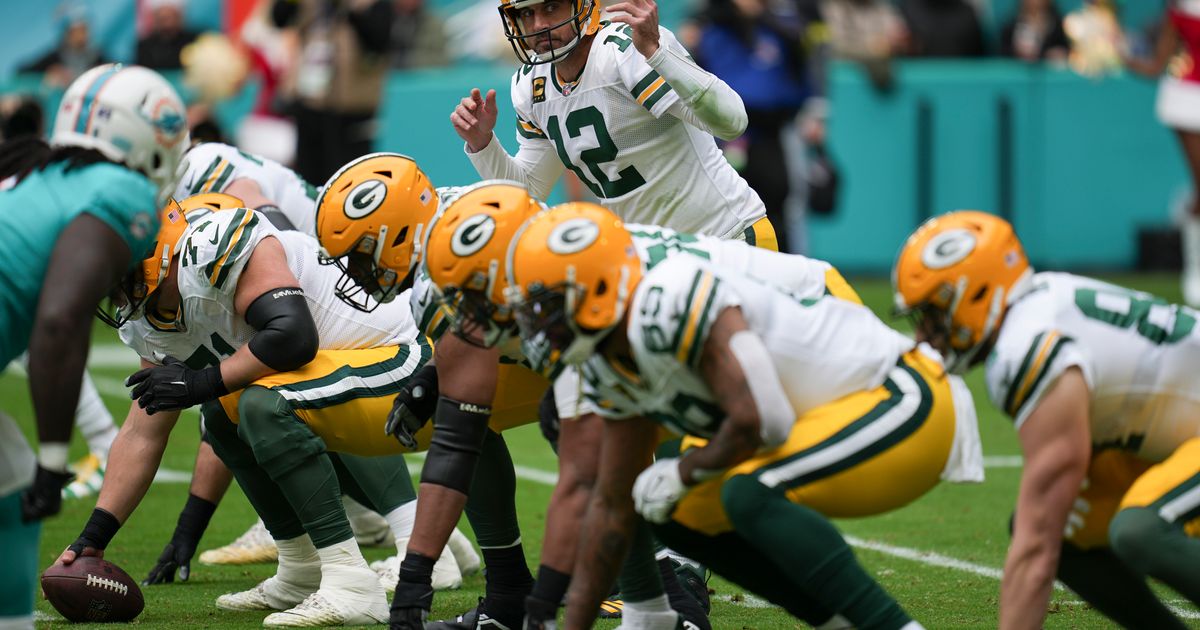 Rodgers misses practice with knee issue, but expects to play | The ...