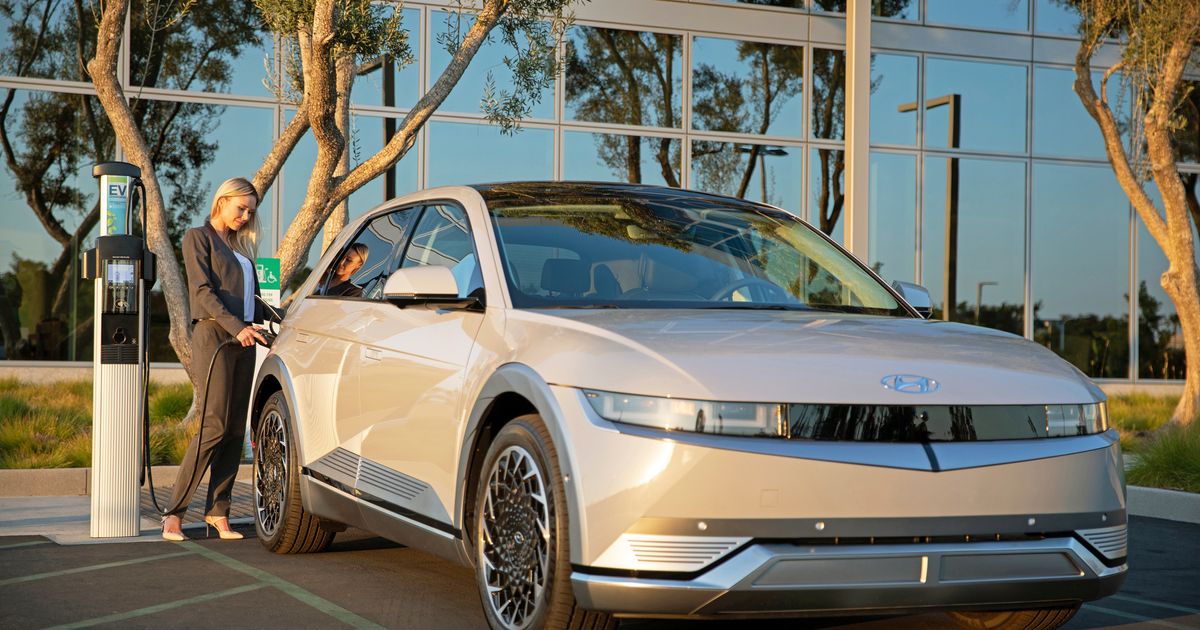 Edmunds answers the top 5 questions for new EV buyers | The Seattle Times