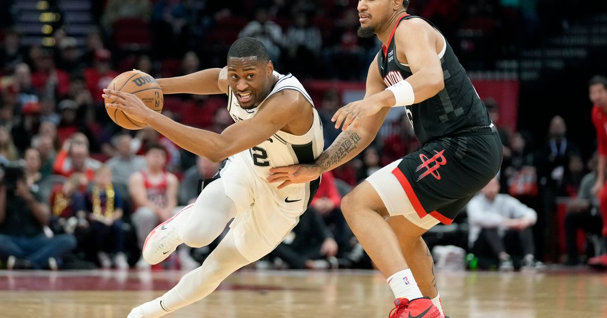 Spurs rout Rockets 124-105 with 26 from Vassell | The Seattle Times