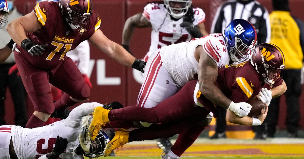 2 fumbles by Heinicke hinder Commanders in loss to Giants | The Seattle ...