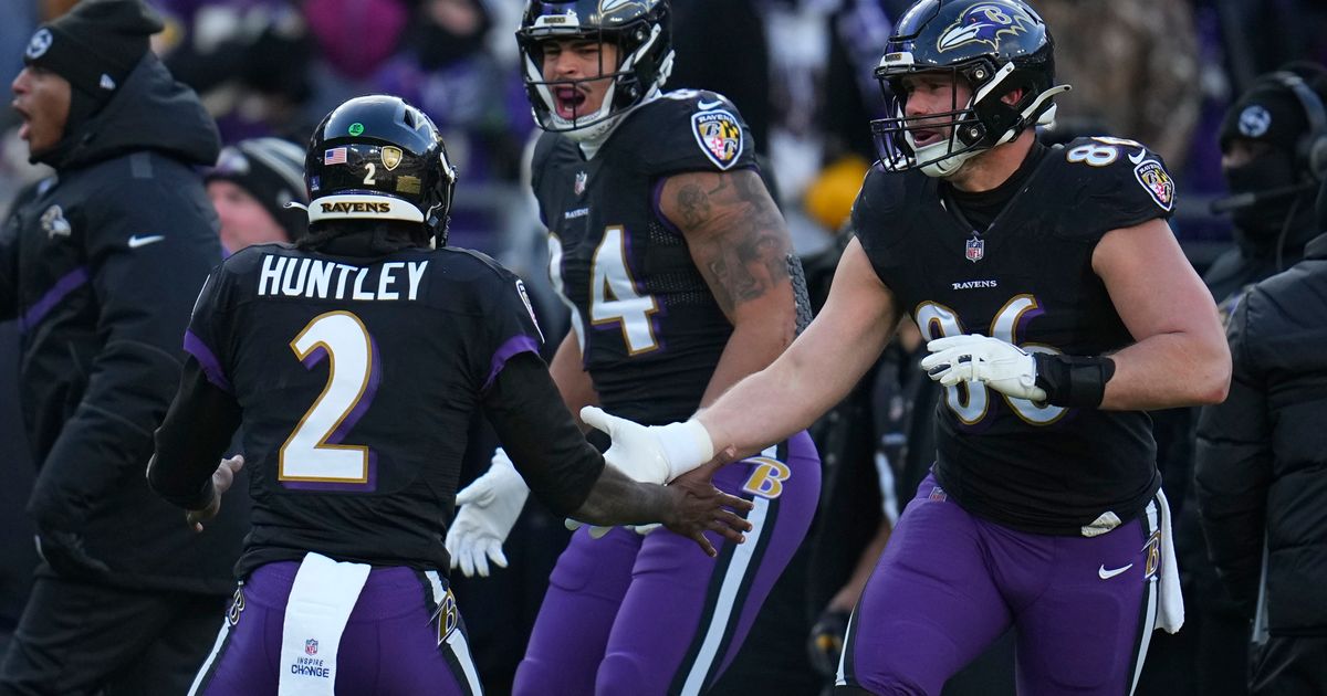 Huntley, Ravens beat Falcons 17-9, secure playoff spot | The Seattle Times