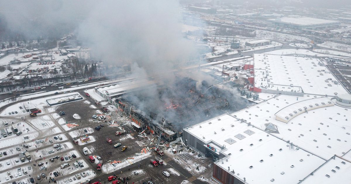 Fire ravages Moscow shopping mall, killing 1 man | The Seattle Times