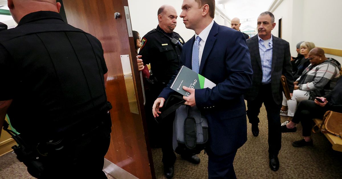 No verdict yet in Texas officer’s murder trial | The Seattle Times
