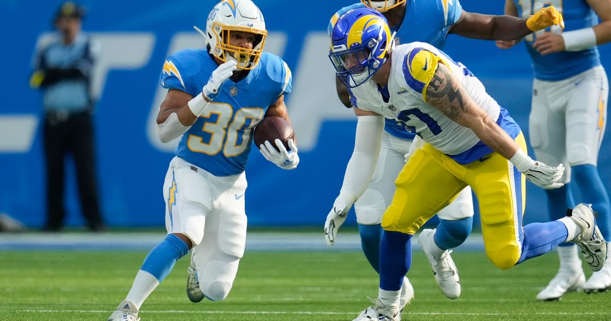 Chargers’ Ekeler hits 100-reception mark for the season | The Seattle Times