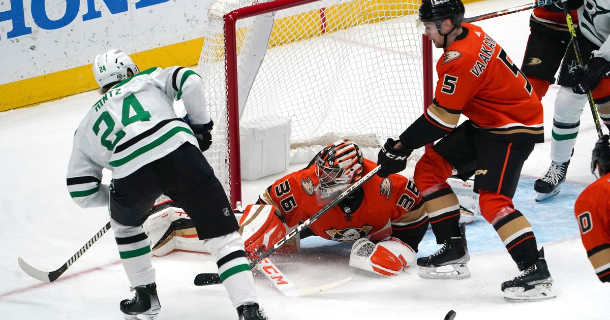 Gibson stops 35 shots, Ducks blank Stars 2-0 | The Seattle Times