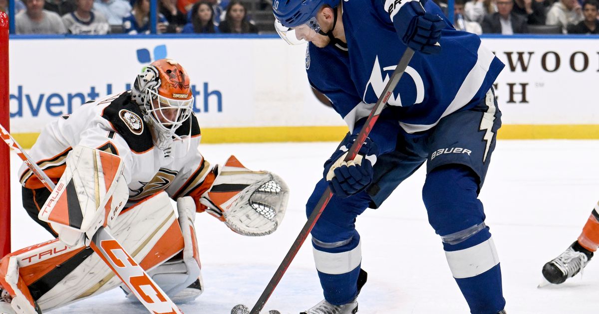 Lightning score 4 in 2nd period; Ducks lose 6th straight | The Seattle ...