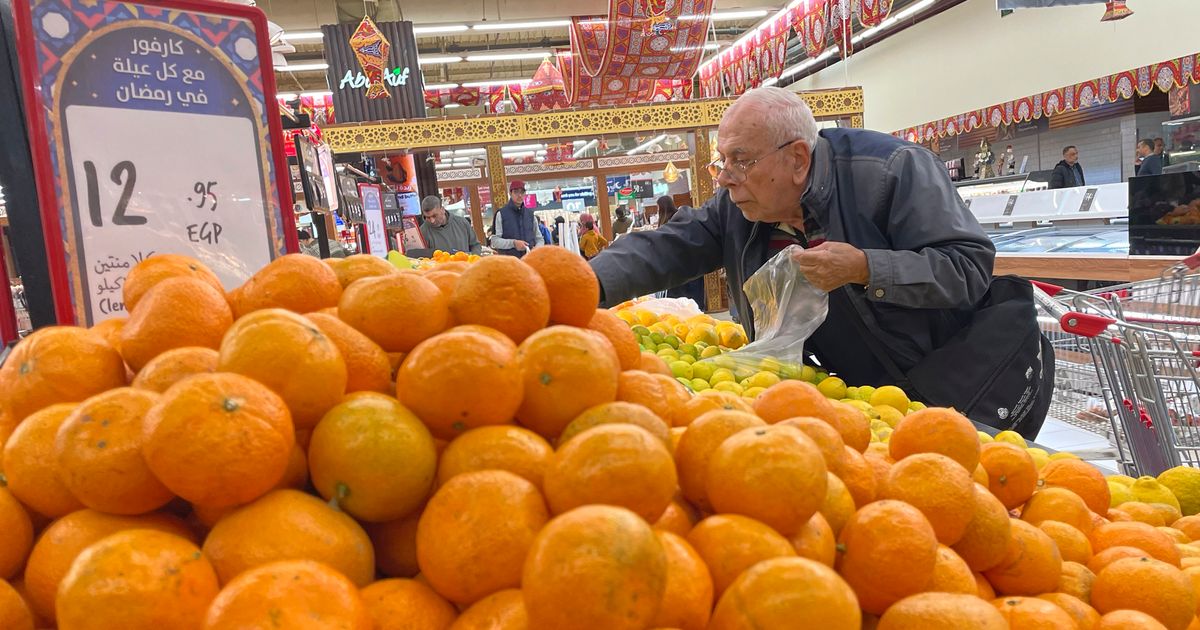 In Egypt, government and poor struggle with troubled economy | The ...