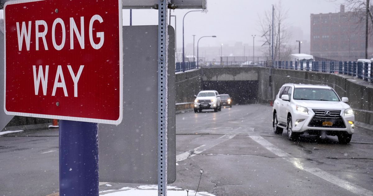 States seek ways to curb deadly highway wrong-way crashes | The Seattle ...