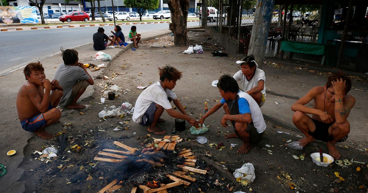 Health crisis leads scores of Yanomami to roam the streets | The ...