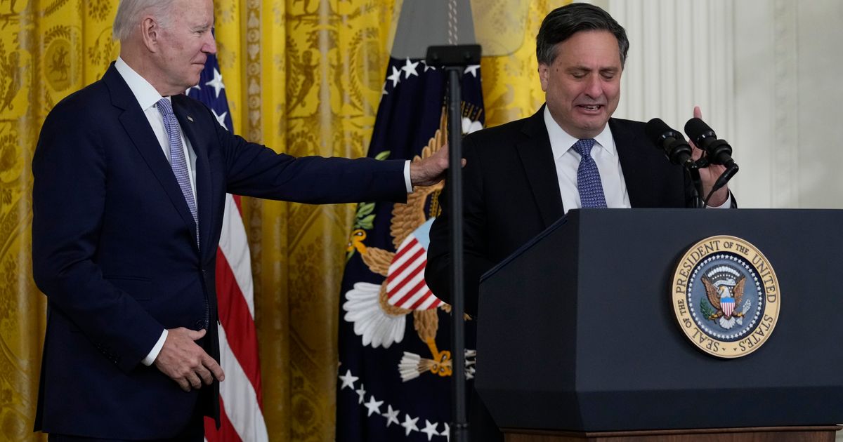 Through tears, outgoing top White House aide says goodbye | The Seattle ...