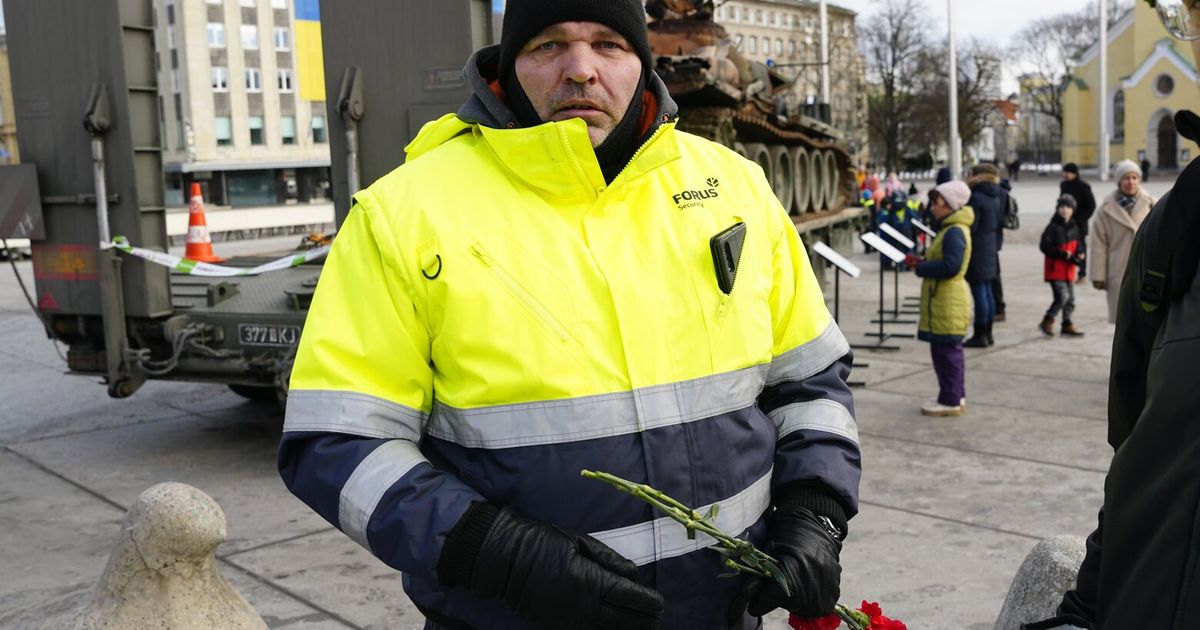 Russians place flowers at burnt out tanks in Baltic cities | The ...