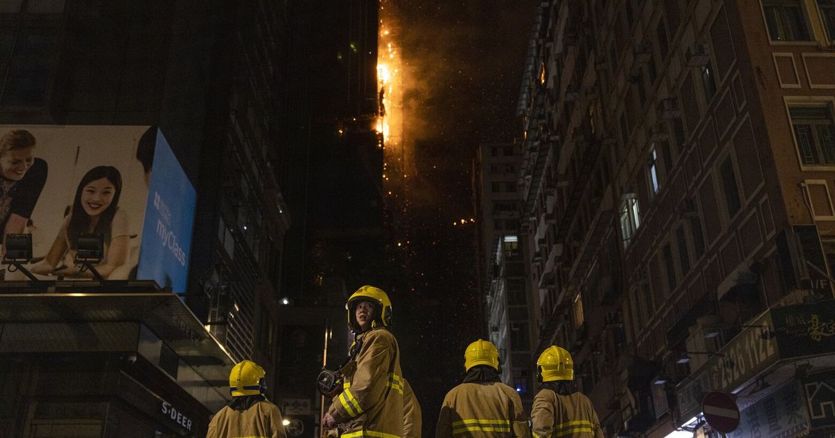 Hong Kong probes cause of blaze in shopping district | The Seattle Times